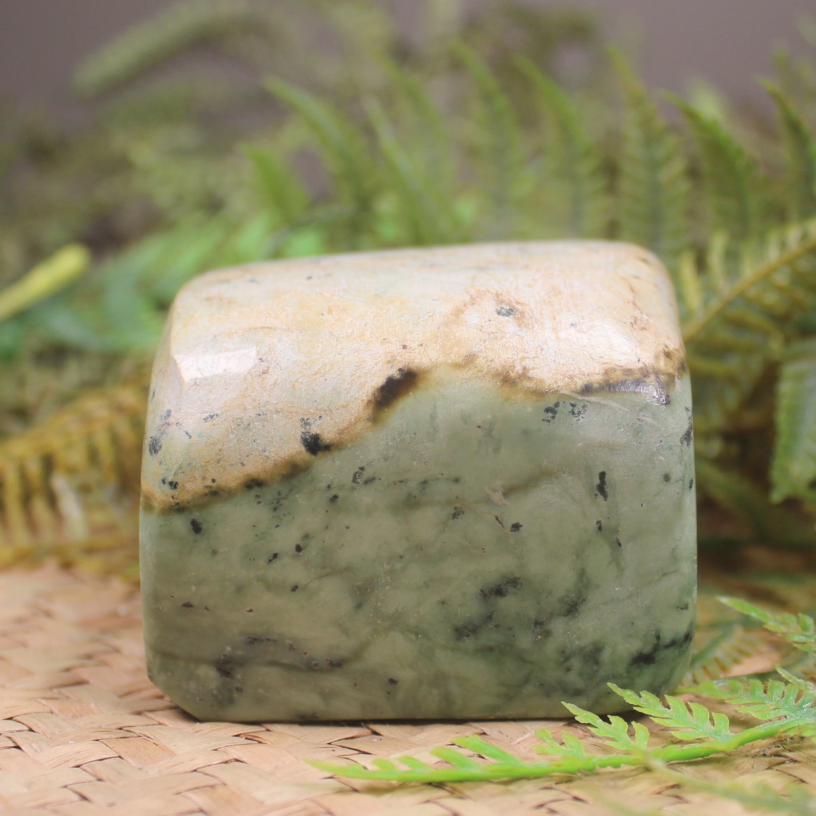 NZ Greenstone Freeform Touchstone Sculpture (BP187) Flower Jade Pounam ...