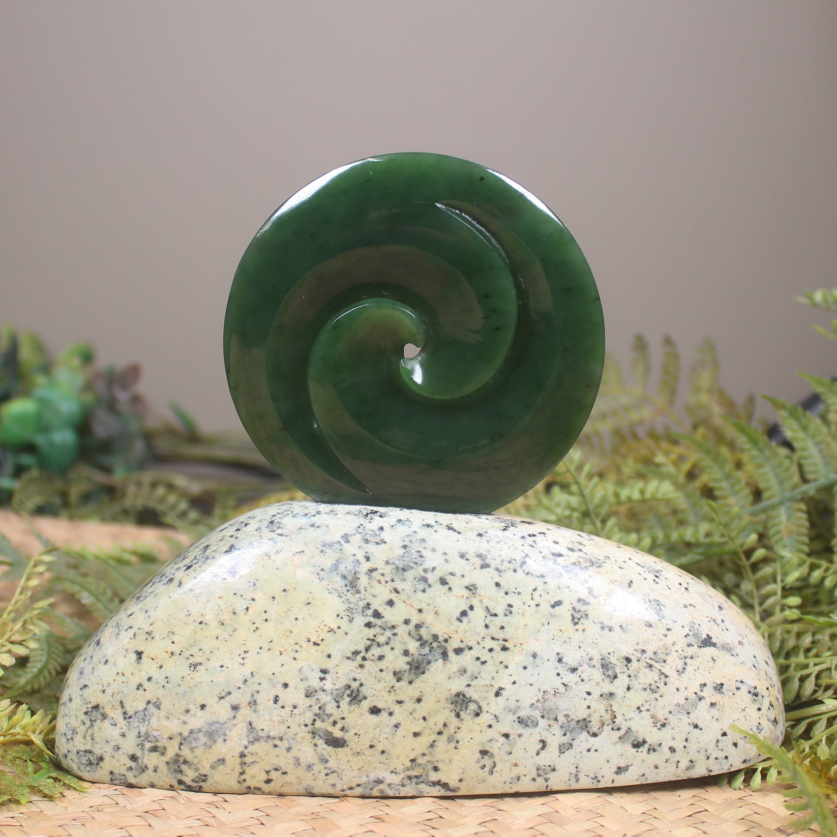NZ Greenstone Koru Sculpture (BT261) Kawakawa Pounamu – Greenstone Shop