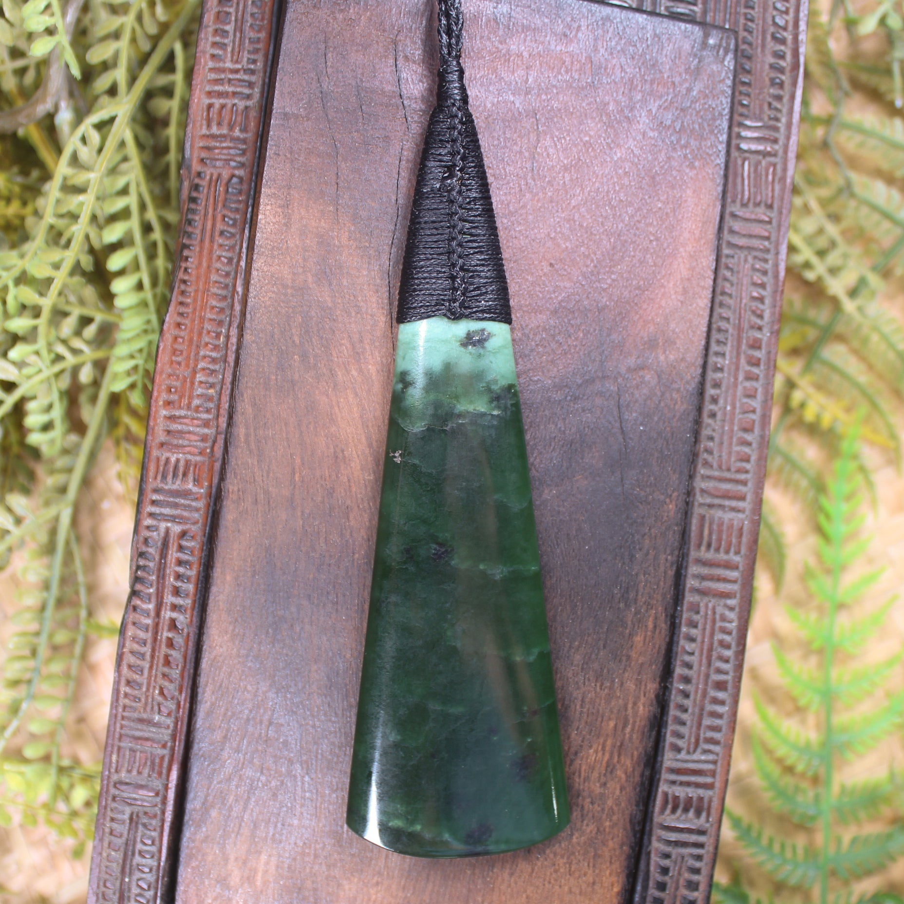 Toki New Zealand Pounamu – Greenstone Shop