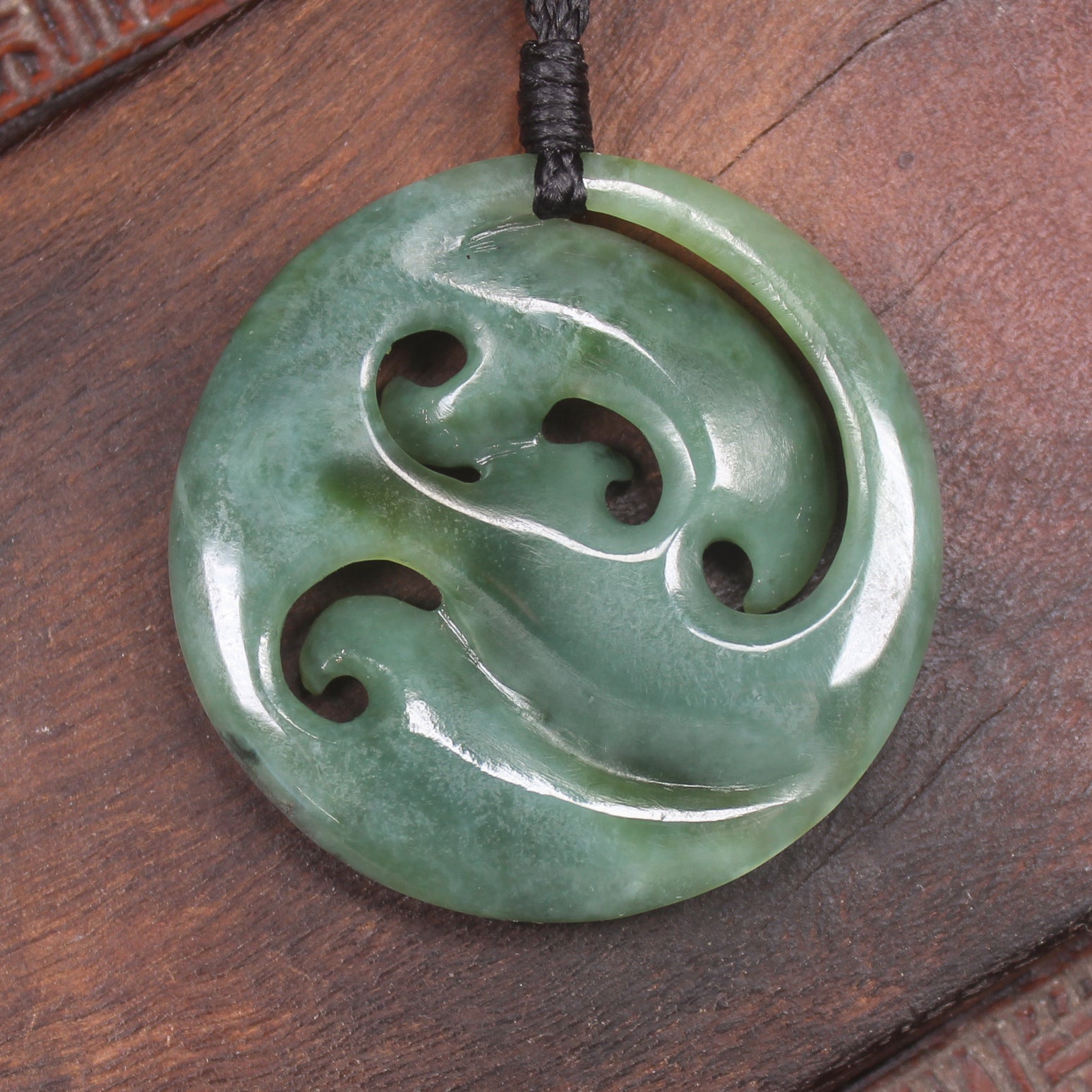 NZ Greenstone Medium Koru Pendant (BP752) Inanga Pounamu – Greenstone Shop