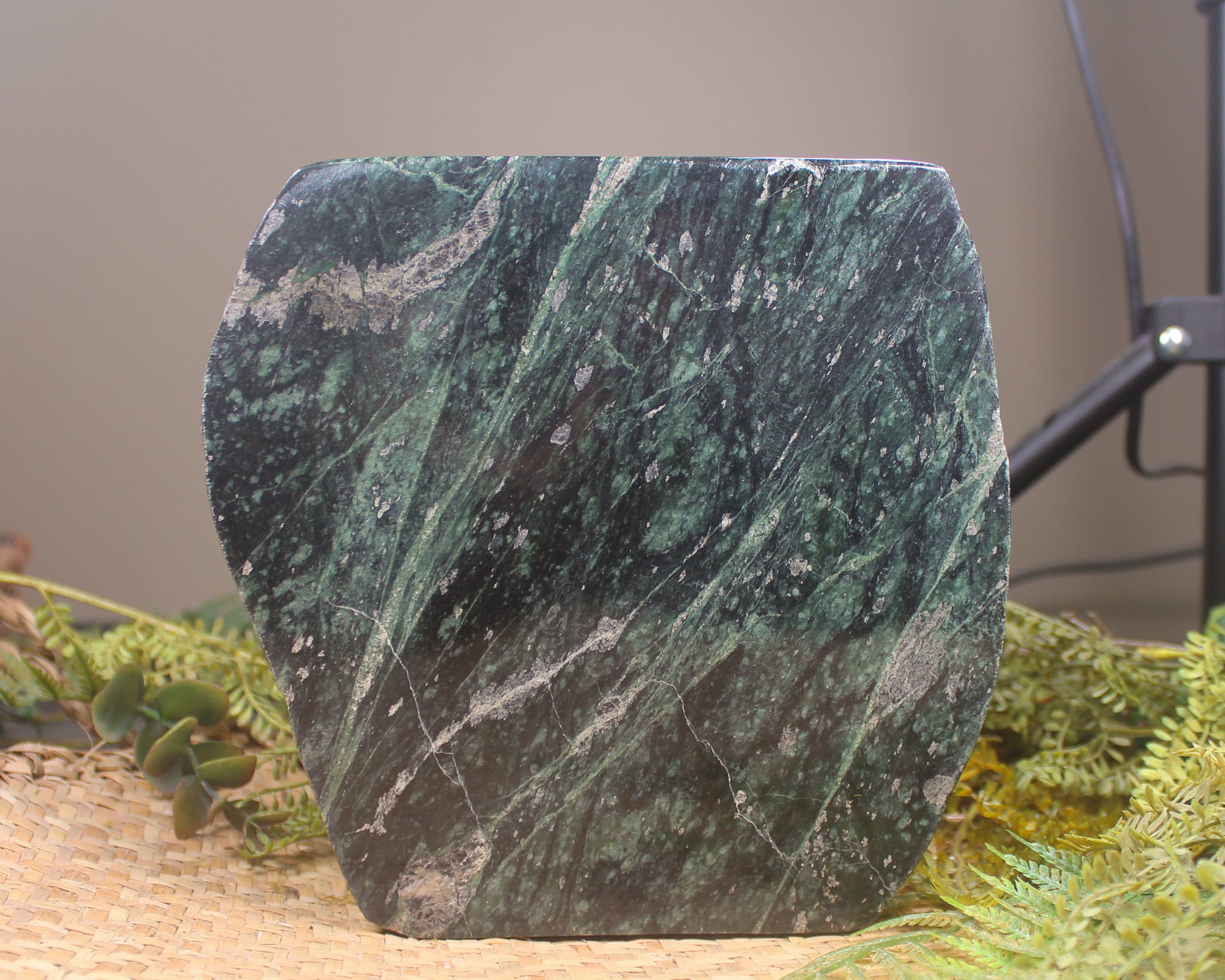 NZ Serpentine Freeform Touchstone Sculpture (BN006) – Greenstone Shop